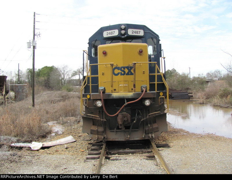 CSX 2487 M of W train sitting on the Wye track
